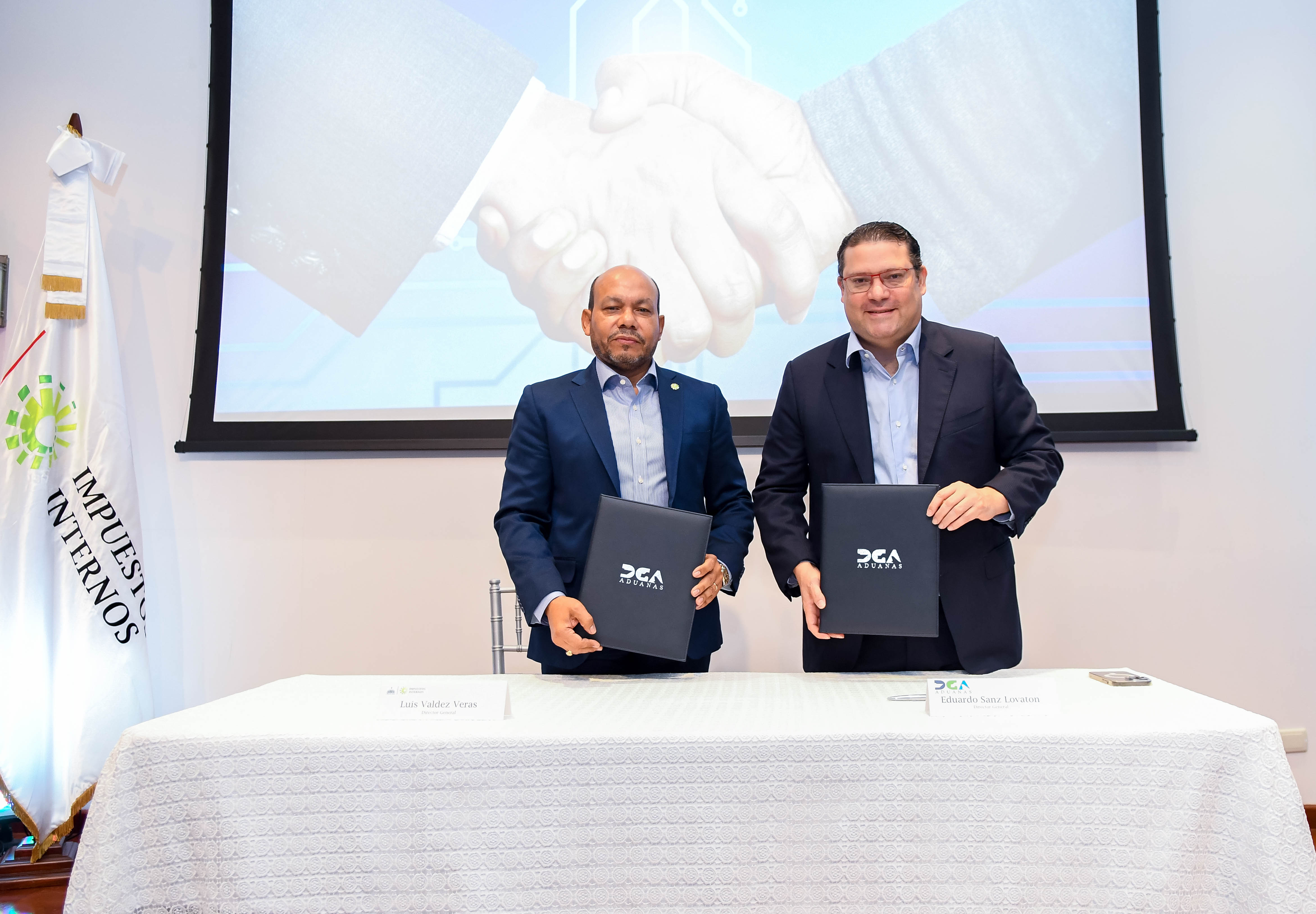 Aduanas y DGII suscriben acuerdo de cooperación para uso de laboratorio en investigación ...